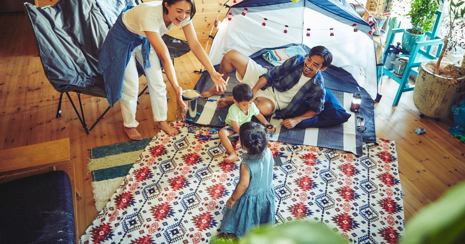 コールマンのレジャーシートを使ってピクニックやキャンプを楽しもう！| TAKIBI |アウトドアの総合情報サイト